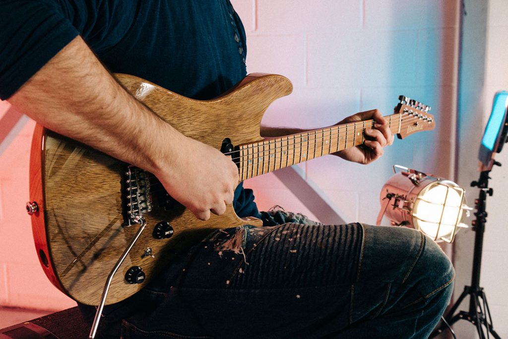 Biography - www.tomquayle.co.uk